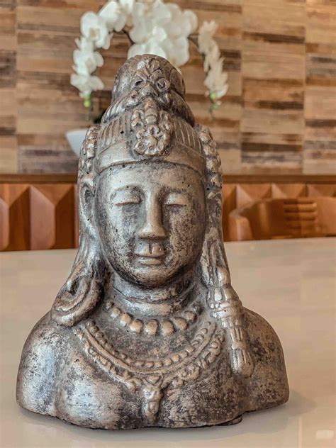 Escultura Decorativa Piramitha Head Tua Casa