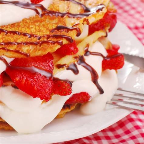 Strawberry Creme Crepes Recipe