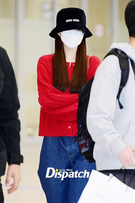 [현장포토] 비율 실화야 장원영 공항 런웨이 디스패치 뉴스는 팩트다