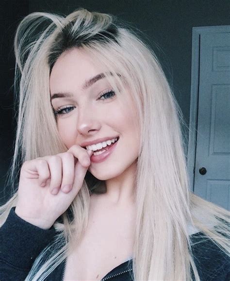 Busty Blonde Nude Selfie 22hide