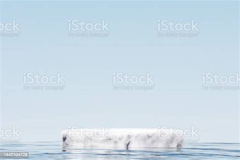 미용 및 화장품 제품을 위한 파란색 배경에 물 위에 있는 최소한의 대리석 연단 0명에 대한 스톡 사진 및 기타 이미지 0명