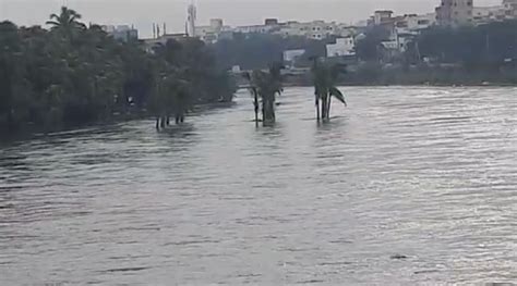 Hyderabad Musi River In Spate Families On Its Banks Being Evacuated