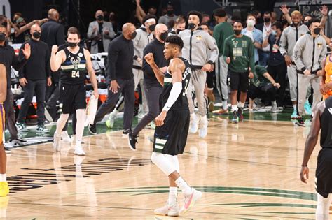 Giannis Antetokounmpo Wins 2021 Bill Russell Nba Finals Mvp Award