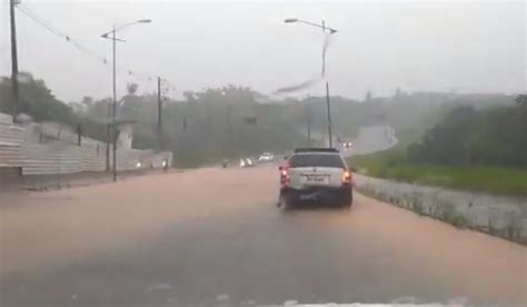 Chuva Forte Causa Alagamentos E Prejuízos No Subúrbio De Salvador Veja