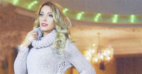 Платья и свитера со шлейфом удлиненной спинкой появились в моде совсем недавно Такой