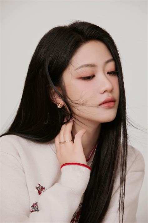 Julia Xiang Xiang Hanzhi 向涵之 จูเลีย เซียง เซี่ยงหานจือ Dép