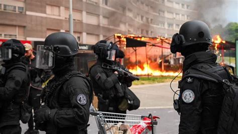 Tercera Noche De Disturbios En Francia Por La Muerte De Un Joven