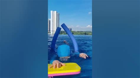 물에서 수영하는 어린이 재미있고 즐거운 시간속으로 Youtube