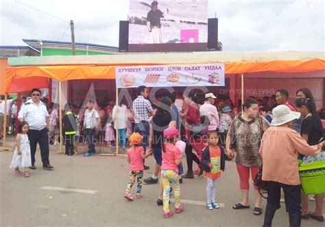 Наадмын хуушуур дараалал ихтэй байлаа