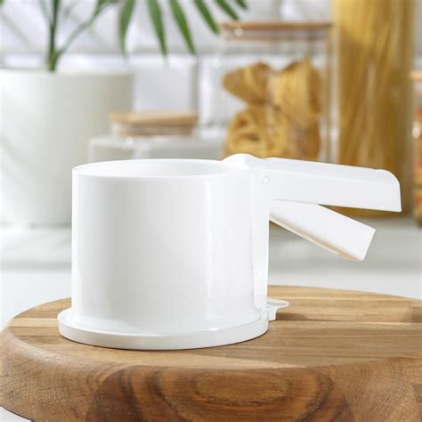 Просеиватель для муки Альтернатива, 630 мл, 22×12 см, цвет белый ...