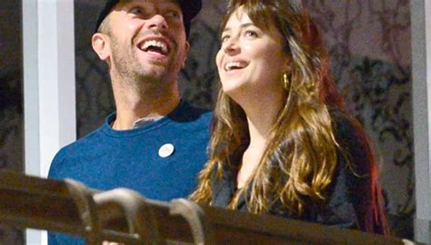 كريس مارتن وداكوتا جونسون في مومباي وسط شائعات عن انفصالهما صور النهار