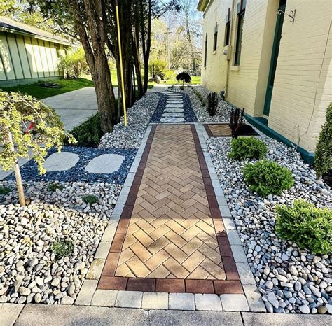 35 Pavers Walkway Ideas To Elevate Your Front Entrance Side Of House
