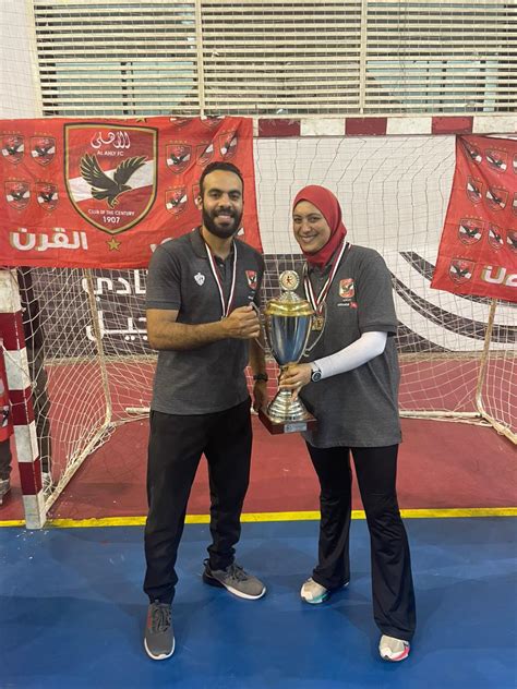 تتويج بنات كرة اليد في الأهلي ببطولة دوري الجمهورية صور