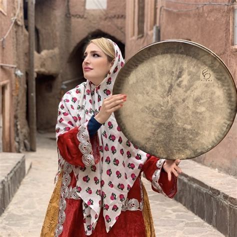 Negar Ezaziنگار اعزازی