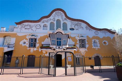 Modernism Architectural Style Of The Late 19th And Early 20th Century In Which Straight Lines