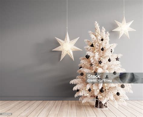 흰색 크리스마스 트리와 빛나는 종이 별 장식이 매달려 있는 회색 인테리어 0명에 대한 스톡 사진 및 기타 이미지 0명 12월 검은색 Istock