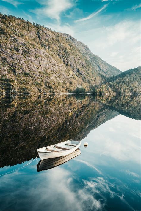 거울 결정 수 경치 경치가 좋은 고요한 고요함 고원 광야 구름 그림 같은 노 젓는 배 노르웨이 명상적인