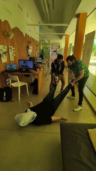 soy programador y claro que… p d ningún programador ha sido dañado durante la grabación