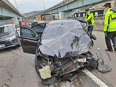 21歲男酒駕逆向開五股高架撞死人！車頭全毀 他重傷意識模糊 社會 中時