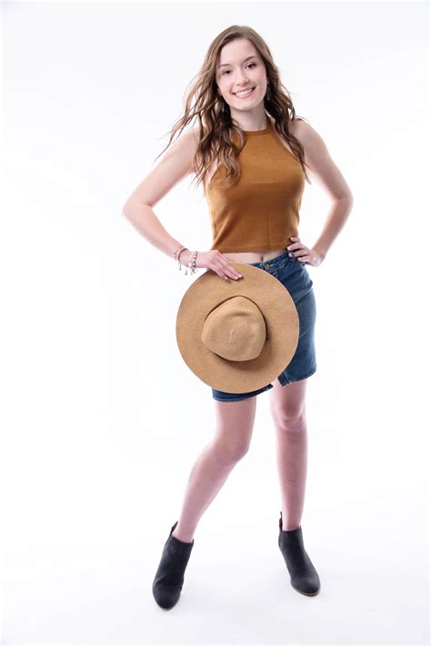 Isabella Fashion — Pama Models