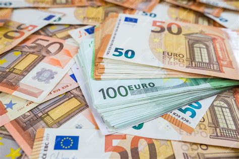 Billetes En Euros De Varias Denominaciones Dinero En Euros Fondo De