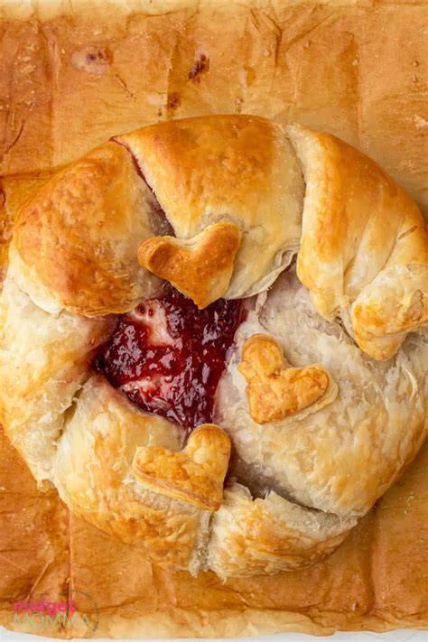 Baked Brie In A Puff Pastry With Jam • Midgetmomma