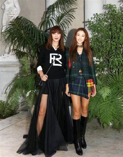 任达华18岁女儿亮相时装周，和史泰龙一般高，照片里装不下大长腿任达华任晴佳史泰龙新浪新闻