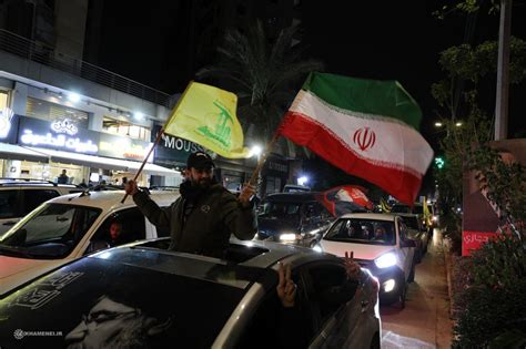 شعار لبیک یا نصرالله در محل شهادت سید حسن نصرالله ویدئو همشهری آنلاین