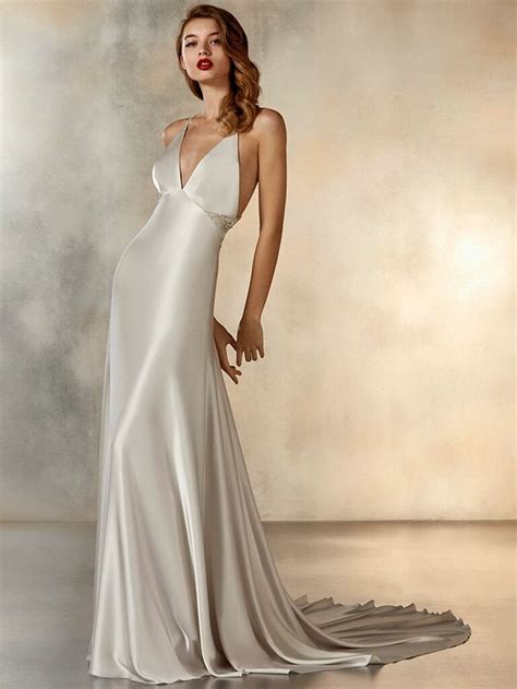 Як вибрати ідеальну весільну сукню 8 трендів — 2025