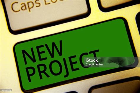 필기 텍스트는 새 프로젝트를 작성 합니다 개념 계획 특정 달성을 의미 개별 기업 목표로 녹색 키보드 키 의도 반사 문서 컴퓨팅 컴퓨터 만들기 건강 진단에 대한 스톡 사진 및