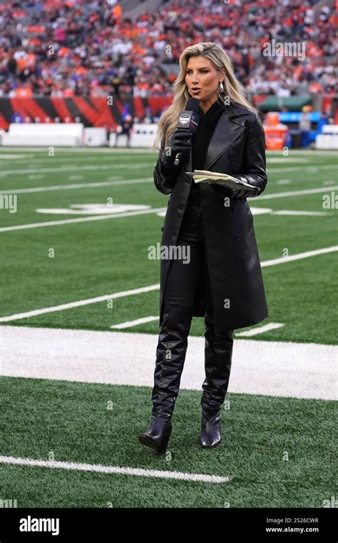 Cbs Sports Sideline Reporter Melanie Collins Before The Half Of An Nfl