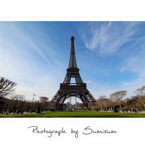 눈으로 떠나는 여행 딱 일 년 전 이맘때 파리에 머무를 때 였어요 사진이나 그림으로 하두 많이 봤던 고철덩어리 에펠탑 뭐 그리 멋있다고 그렇게들 난리지 싶었는데 직접