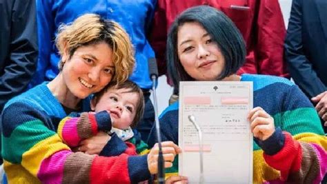 സ്വവർ ഗാനുരാ ഗികളായ ദമ്പതികൾക്കിനി സർട്ടിഫിക്കറ്റും പുതിയ