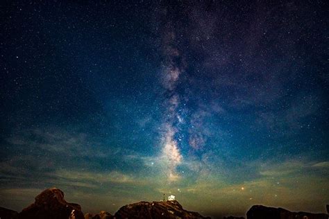 20mmと24mmのどっちを選ぶ？ 星景写真を標榜する、シグマの“粋な”広角・単焦点レンズ2本をレビュー 価格 Comマガジン