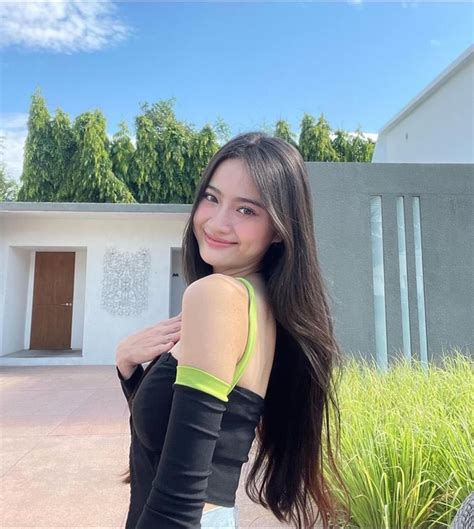 តារាស្រីខ្មែរ ដាក់អន្ទាក់ហ្វេនៗ ព្រោះតែស្នាមញញឹម Khmerload Cambodia Latest News