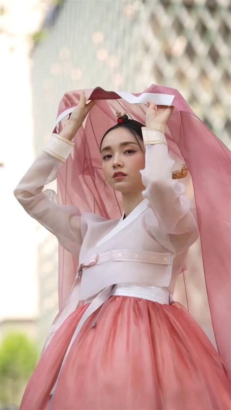 Dress And Hanbok에 있는 핀 전통 드레스 고급스러운 의상 궁중 의상