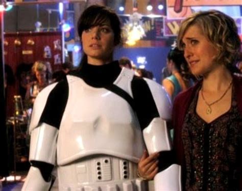 Celebrity Halloween Costumes Smallville S Sexiest Erica Durance Lois Lane Costumes