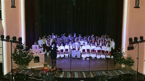 Самодейци от Оряхово с благотворителен концерт в подкрепа на „Българската Коледа“ снимки