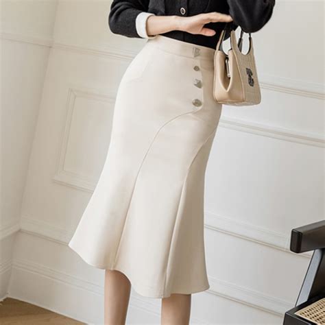 워너그레이스 워너그레이스 사선 버튼 포인트 머메이드 라인 미디 스커트