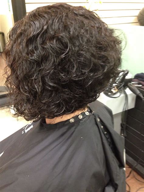 13 Fantastic Wavy Inverted Stacked Bobbed Hairstyles