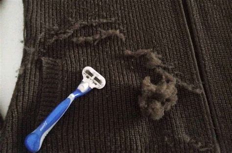 10 Household Hacks To Remove Lint From Clothes