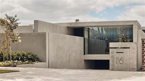 Fgr Architects Wraps Melbourne Courtyard House With High Concrete Walls