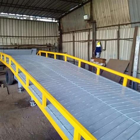 Hydraulic Portable Loading Ramp Lifting Capacity Ton At Piece In Ahmedabad