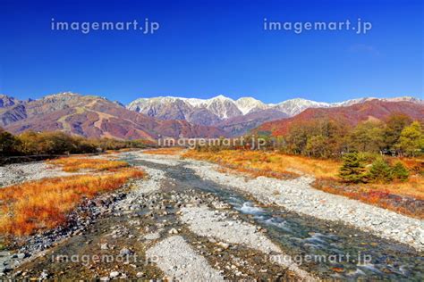 秋の白馬三山と松川松川橋よりの写真素材 204530706 イメージマート