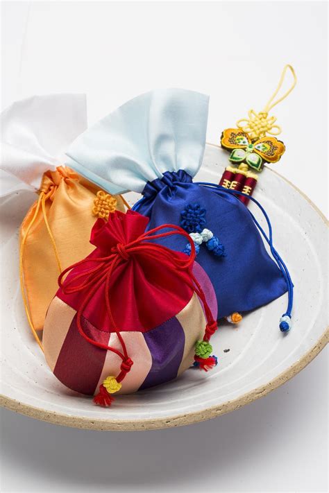 선물 보따리 복주머니 전통 한국 명절 추석 설 T T In Traditional Fabric Packaging Korea Korean