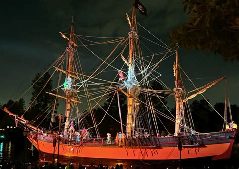 Check Out Disneylands New Fantasmic Additions