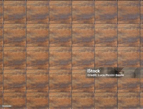 현대 통풍 건물 외관을 위한 나무 효력을 가진 큰 갈색 알루미늄 사각 도와 0명에 대한 스톡 사진 및 기타 이미지 0명 갈색 건물 외관 Istock