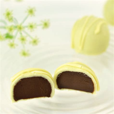 Шоколадови бонбони с глазура от бял шоколад кутия 9 бр Sweet And Lemon