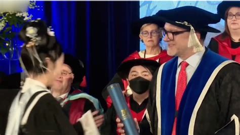 留学生穿汉服参加毕业典礼气质拉满 所有人 澎湃新闻 The Paper