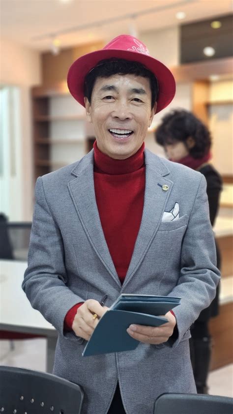 안녕하세요 마실파크골프 홍보모델겸 홍보이사 개그맨김은우입니다 마실파크 삼송점 오픈식 소식전합니다 설레는 마음으로 마실파크골프 홍보모 마실스크린파크골프 김해점